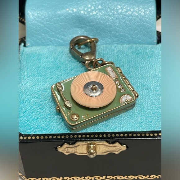 Juicy Couture | Jewelry | Nwt Rare Juicy Record Player Vinyl 205 ...